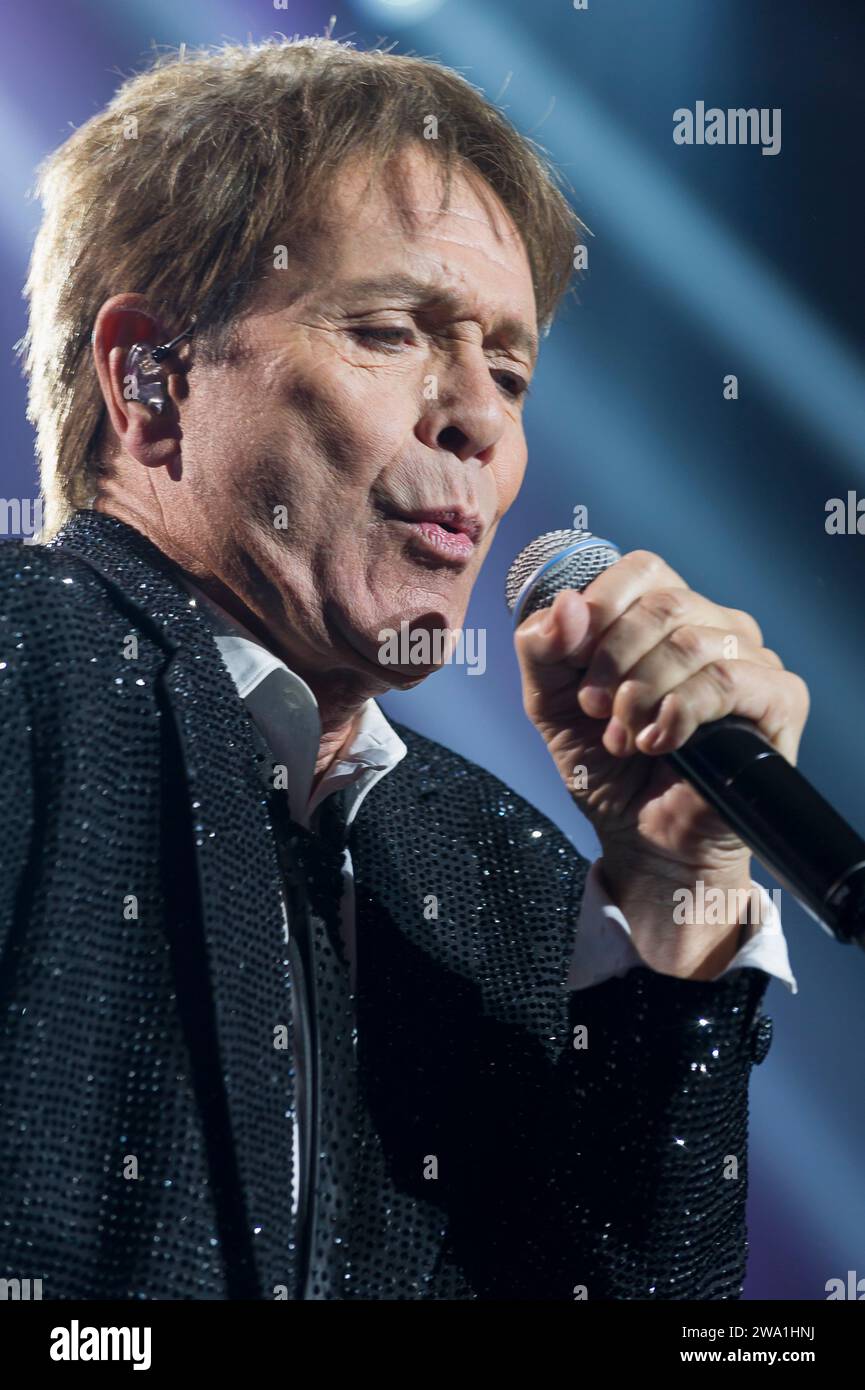Cliff Richard live in Brussels | Cliff Richard en concert au Palais 12 ...
