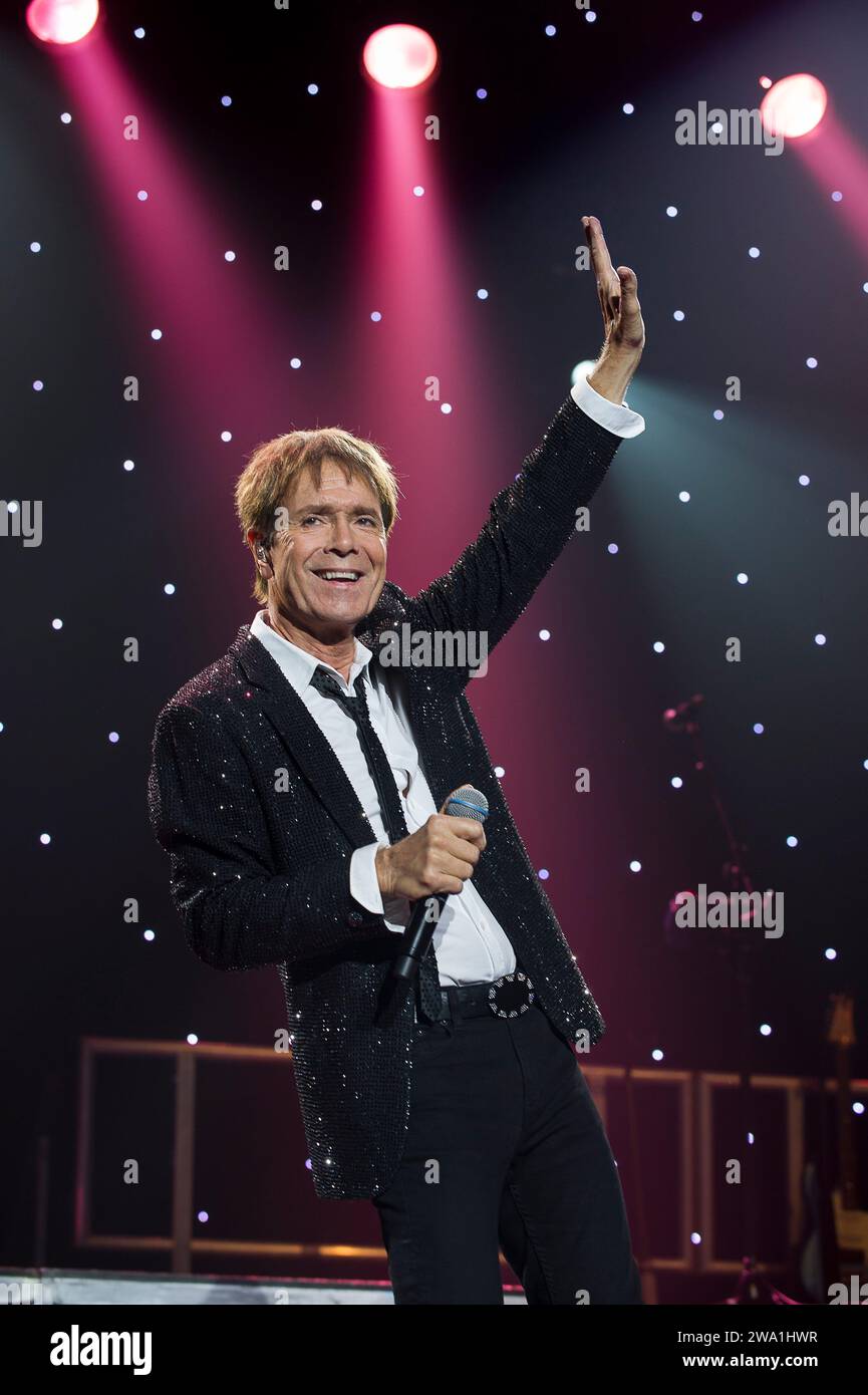 Cliff Richard live in Brussels | Cliff Richard en concert au Palais 12 ...