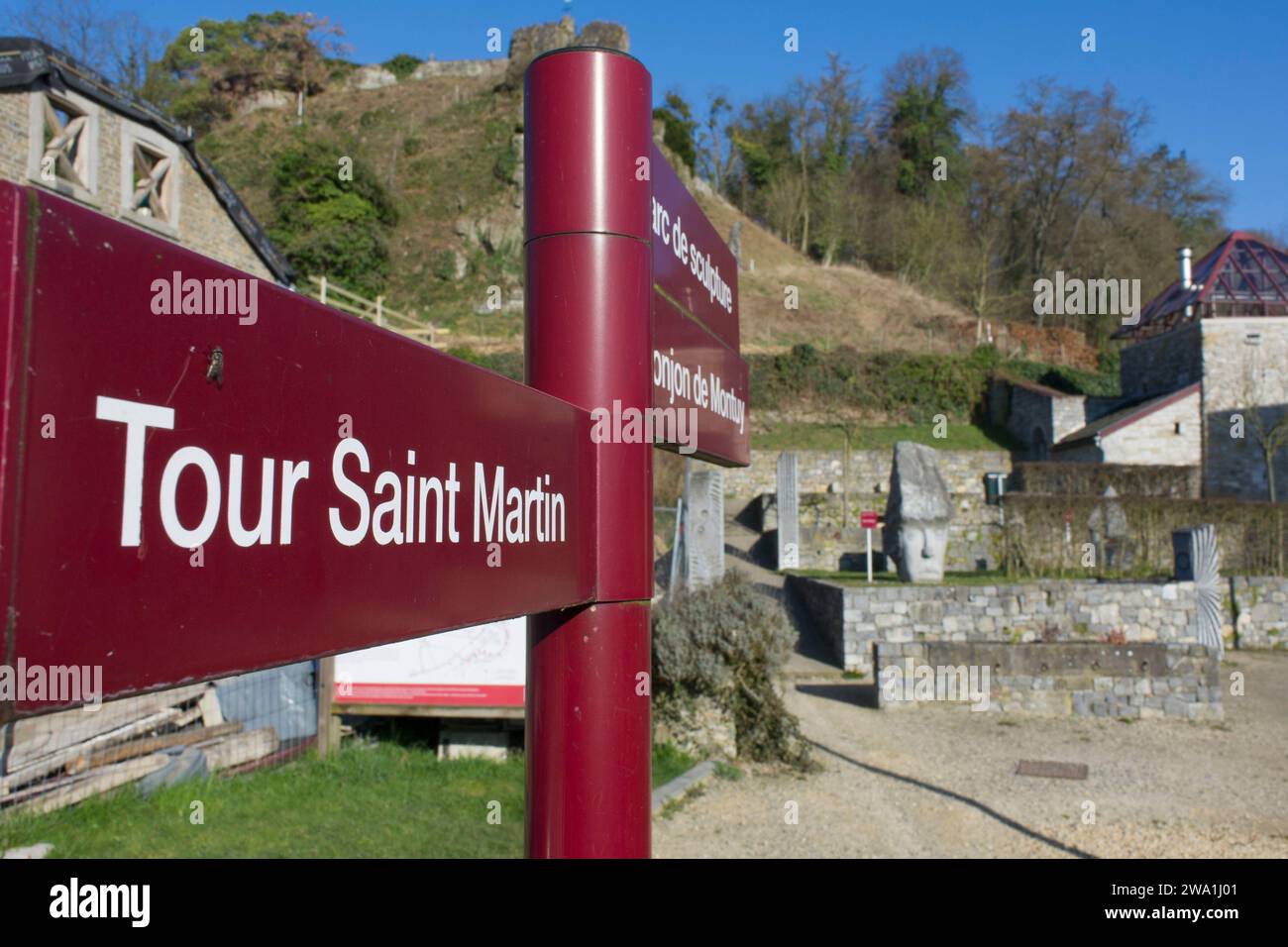 Comblain au pont. Vue de l'Ourthe et de la Tour Saint Martin dans le ...