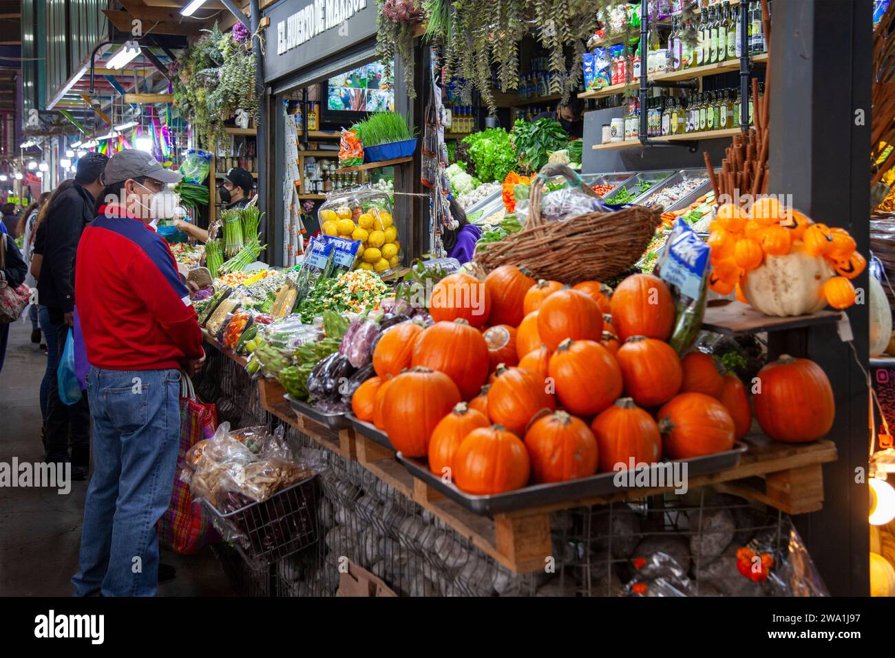 Produce Stalls at Jamaica market in Mexico City, Mexico Stock Photo - Alamy