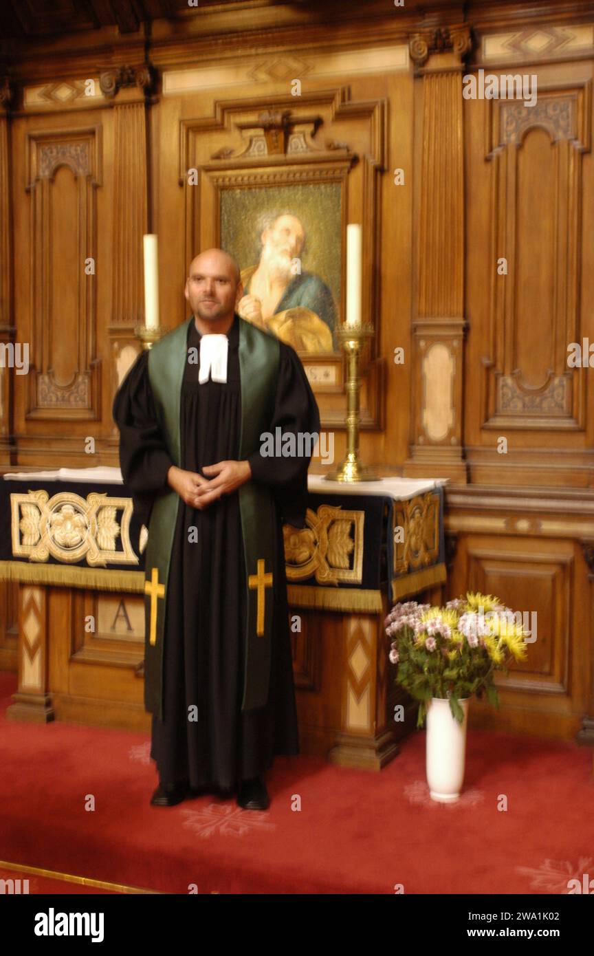 pfarrer ralf wüstenberg vom dom nimmt als eionziger evangelischer ...