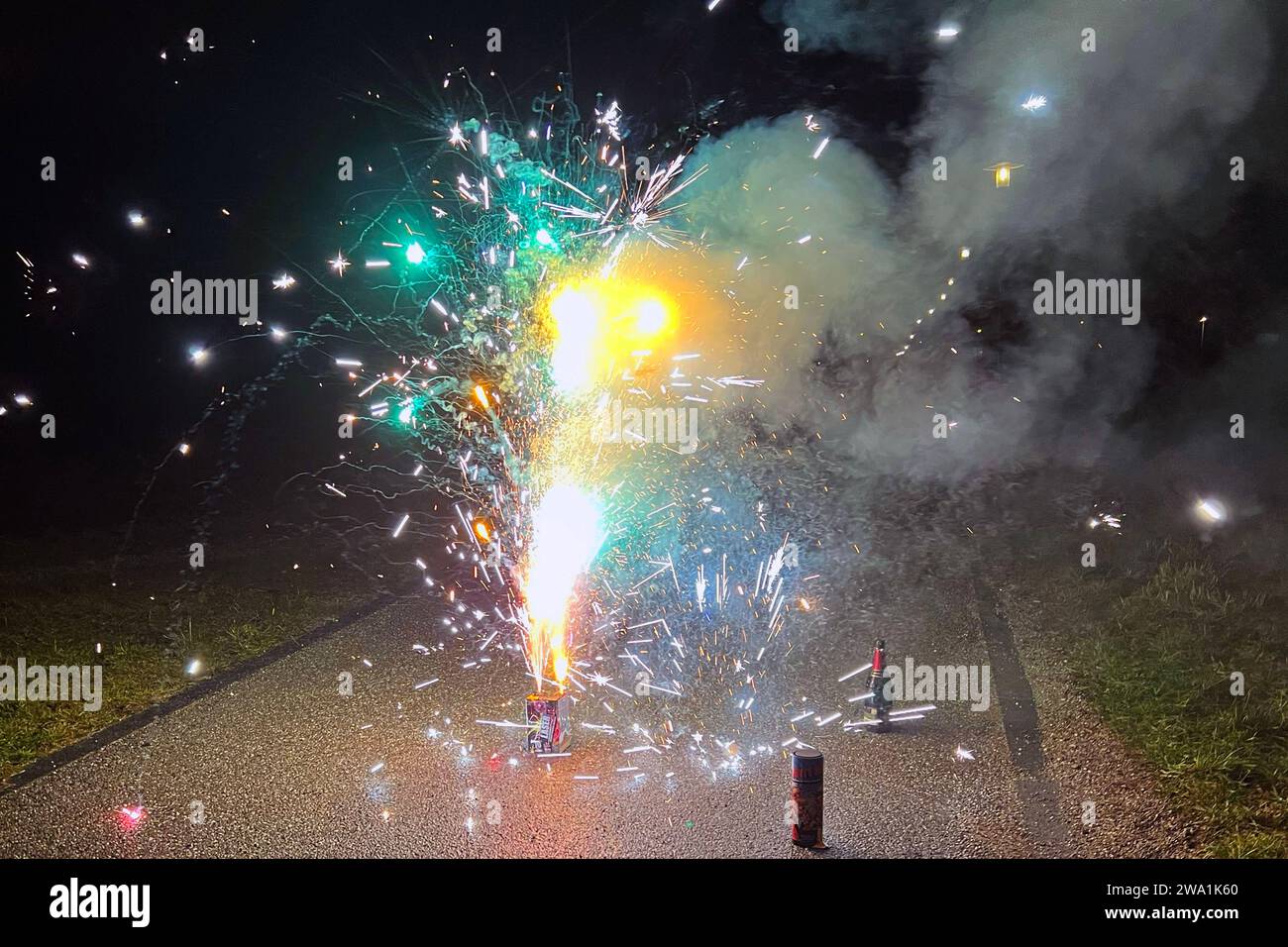 Silvesterfeuerwerk Feuerwerk am 01.01.2024.Pyrotechnik,Feuerwerk,Feuer ...