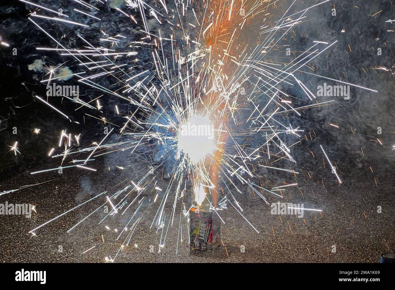 Silvesterfeuerwerk Feuerwerk am 01.01.2024.Pyrotechnik,Feuerwerk,Feuer ...