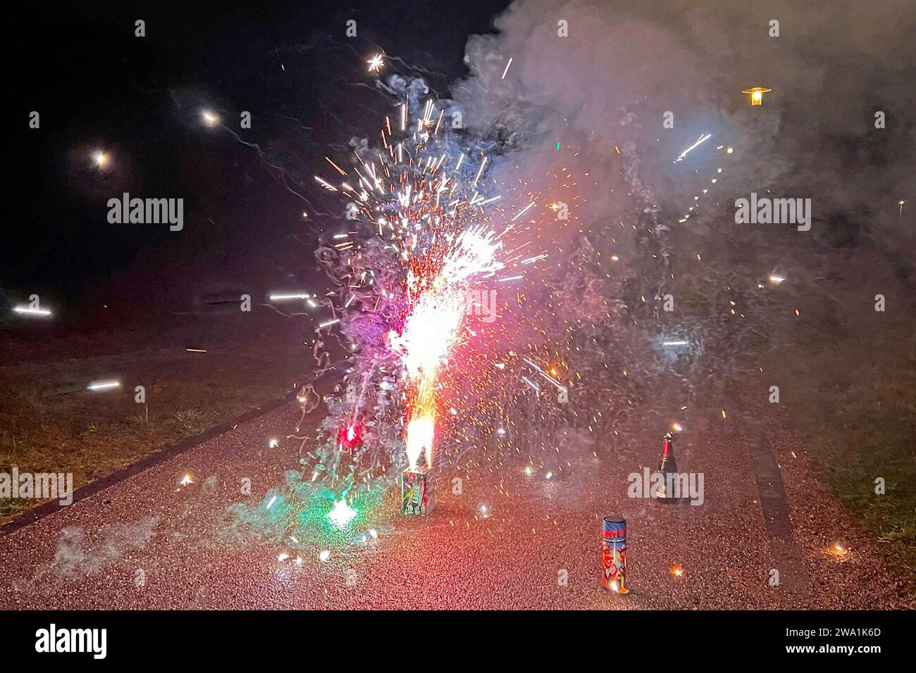 Silvesterfeuerwerk Feuerwerk am 01.01.2024.Pyrotechnik,Feuerwerk,Feuer ...