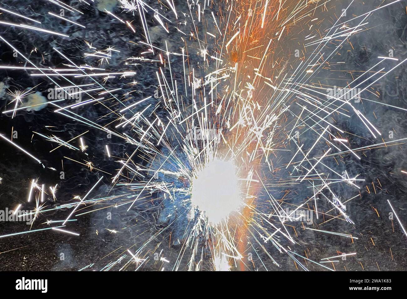 Silvesterfeuerwerk Feuerwerk am 01.01.2024.Pyrotechnik,Feuerwerk,Feuer ...