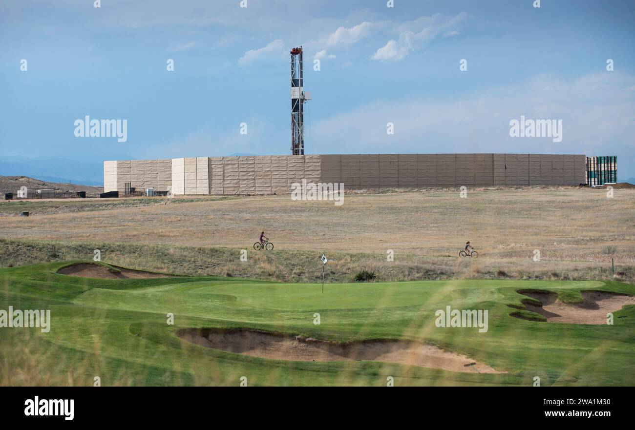 Colorado oil rig hi-res stock photography and images - Alamy