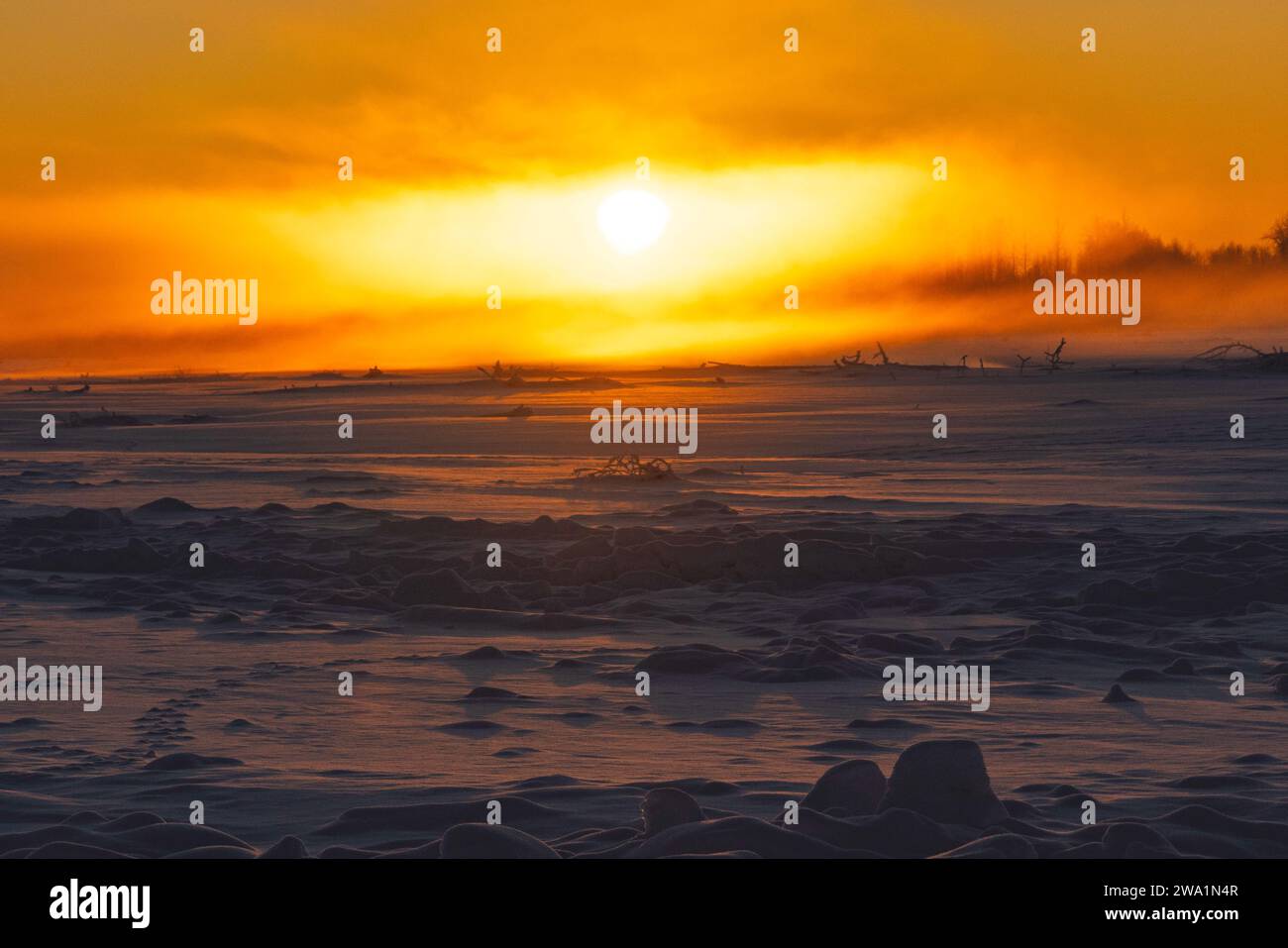 Sun sets over frozen river hi-res stock photography and images - Alamy