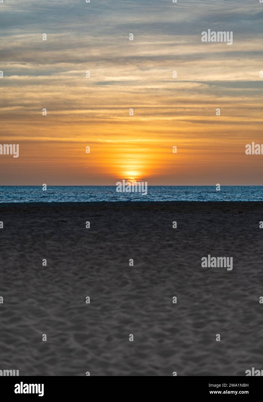 Simple sunset hi-res stock photography and images - Alamy