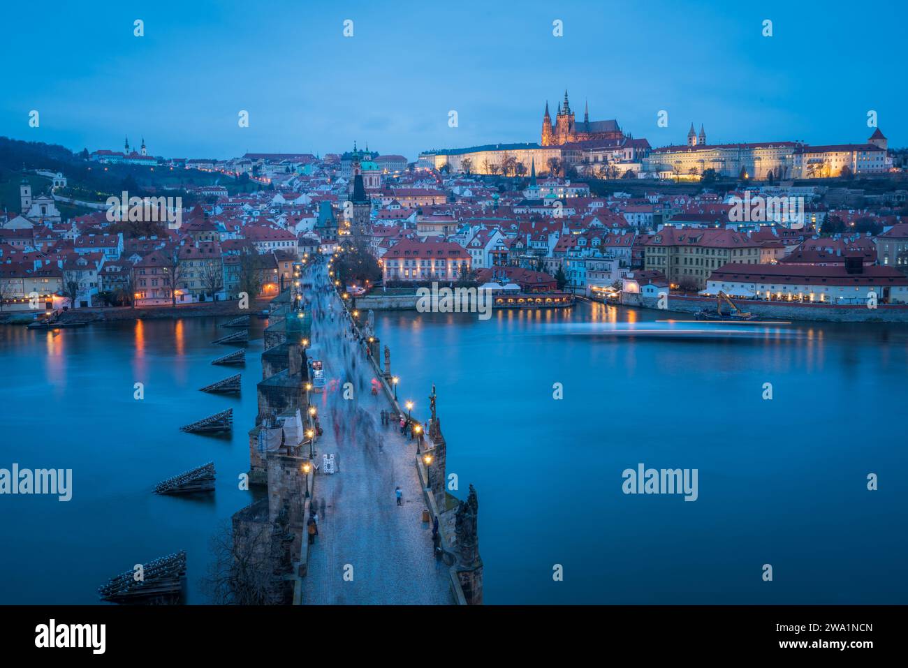 Charles Bridge at twilight with the Prague Castle in the distance Stock ...
