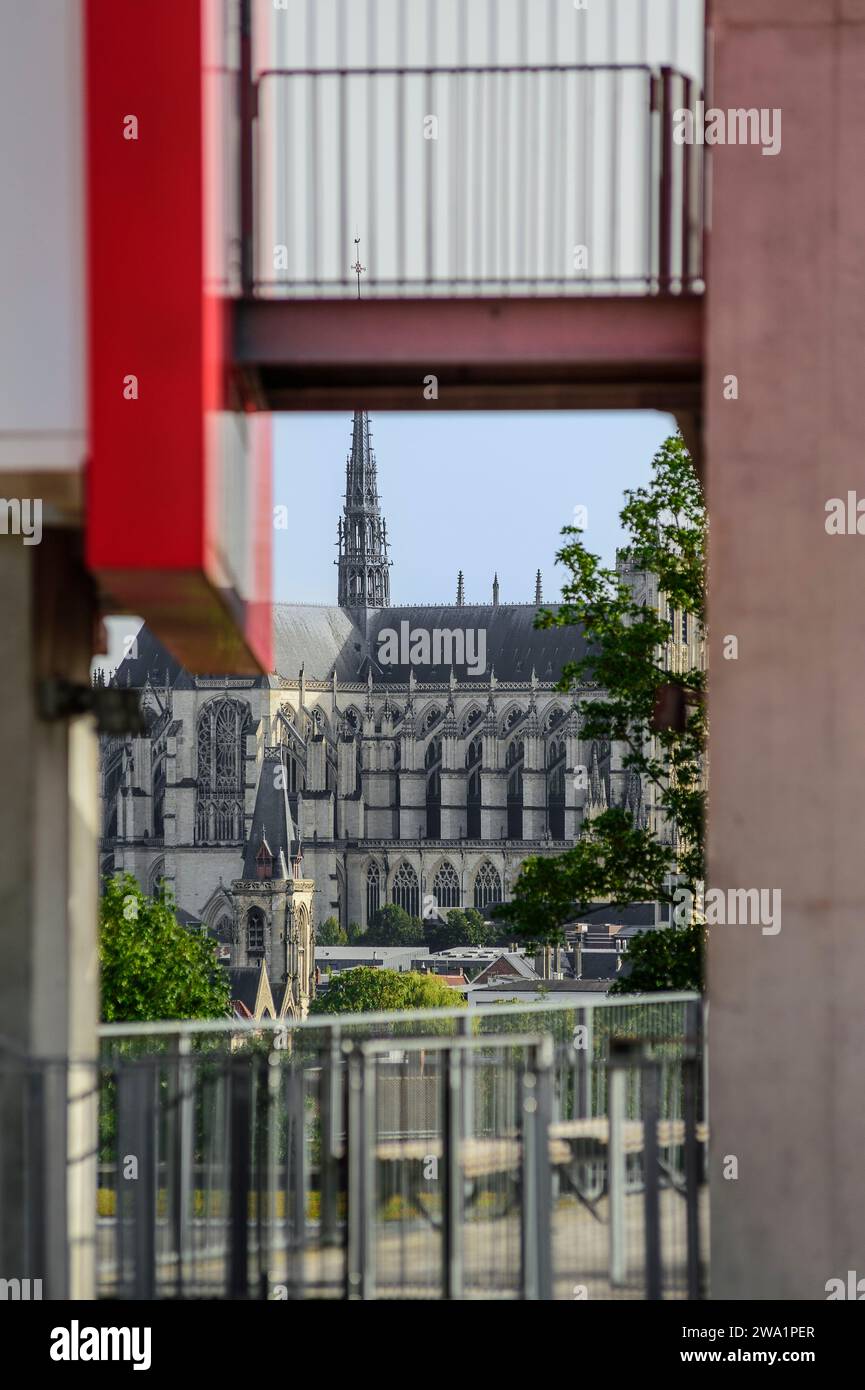 Jules Verne University buildings in Amiens | Batiments de l'universite ...