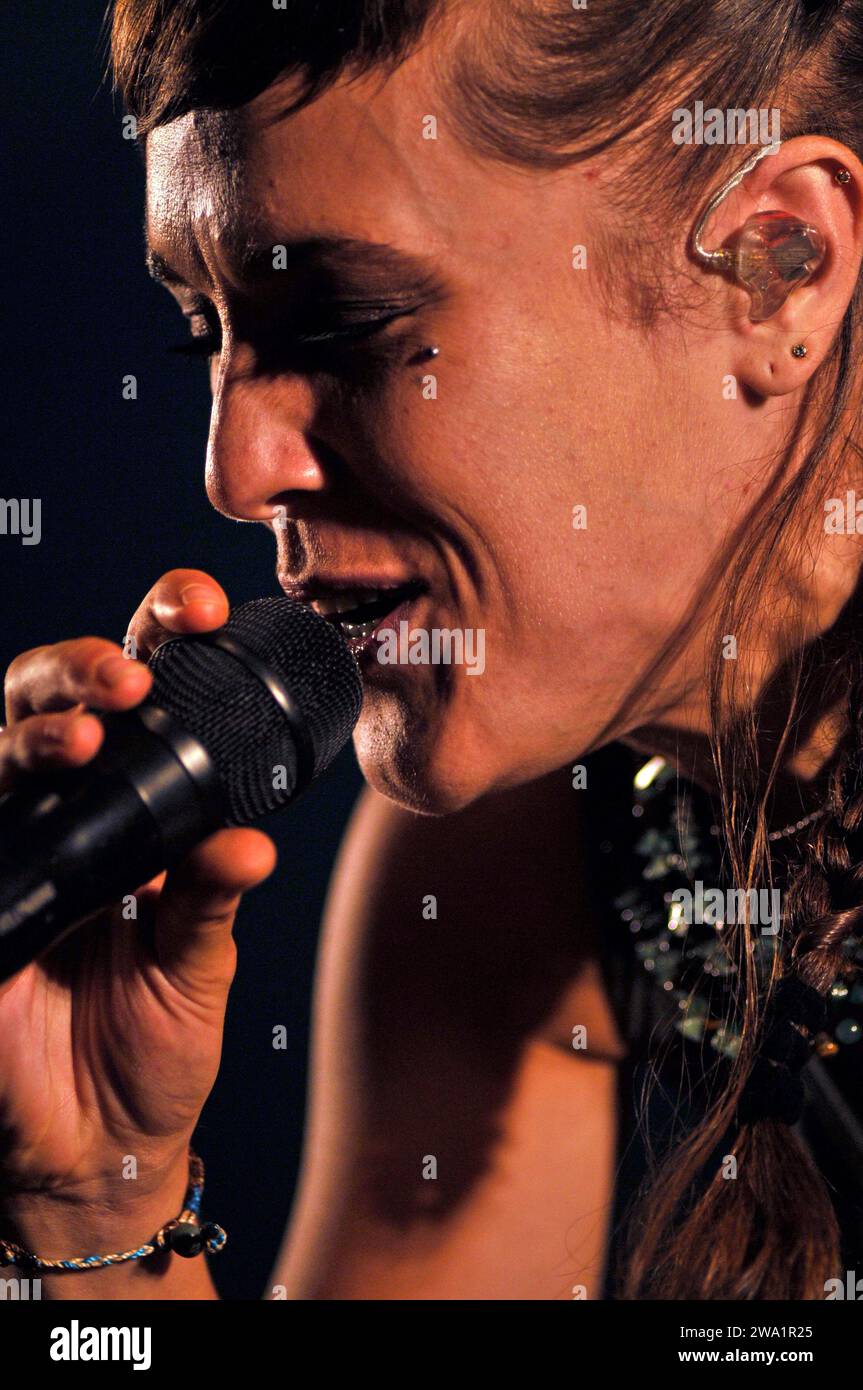 The french singer Zaz plays live in Forest National | Zaz en concert a ...