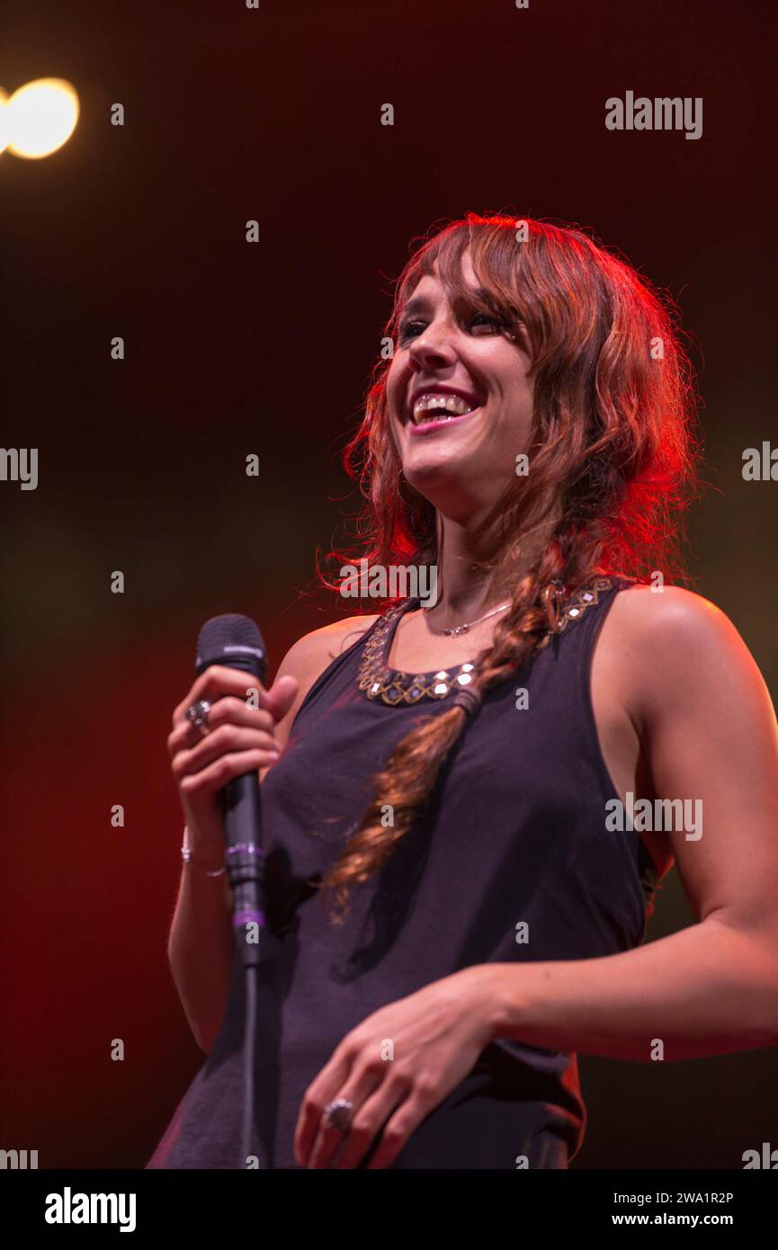 Zaz en concert a la fete des solidarites | The french singer Zaz in ...