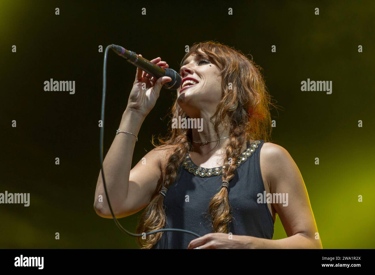 Zaz en concert a la fete des solidarites | The french singer Zaz in ...
