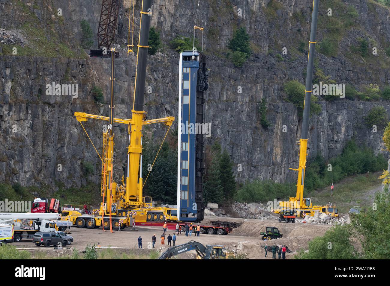 Mission impossible tom cruise train hi-res stock photography and images ...