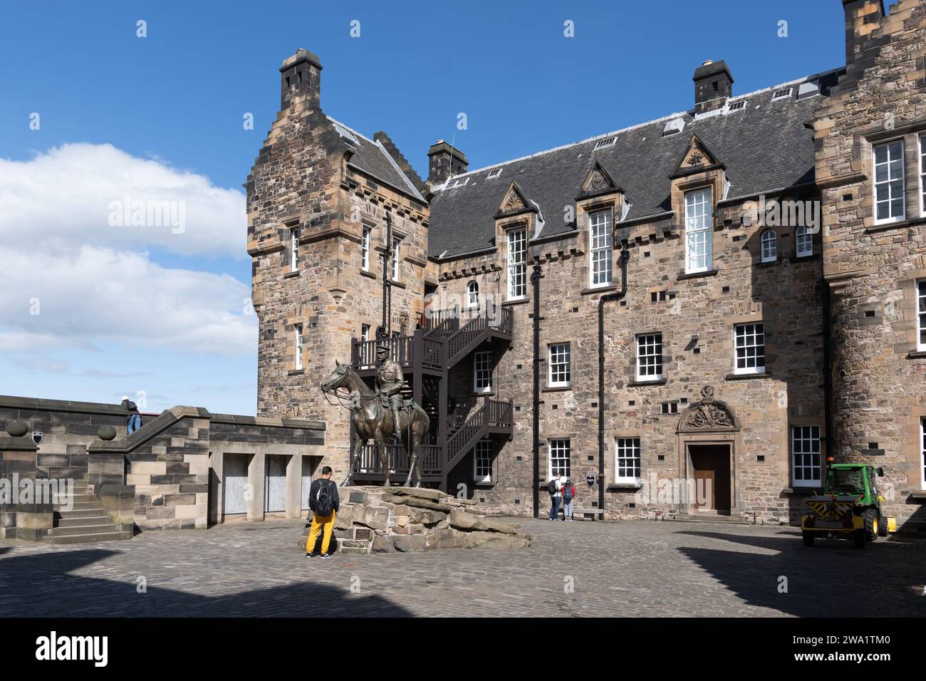 Hospital square hi-res stock photography and images - Alamy