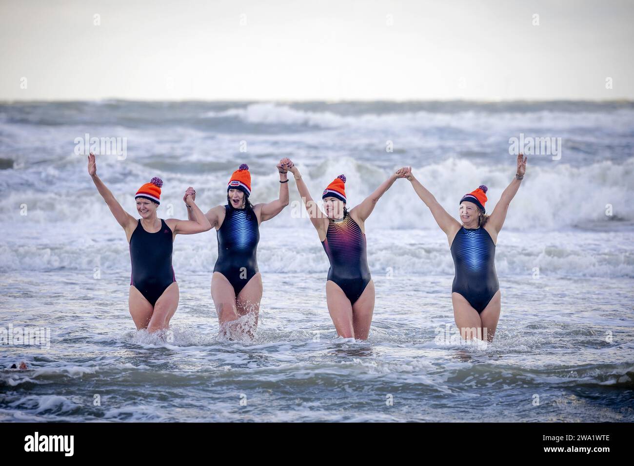 Scheveningen, Netherlands. 01st Jan, 2024. SCHEVENINGEN - People run ...