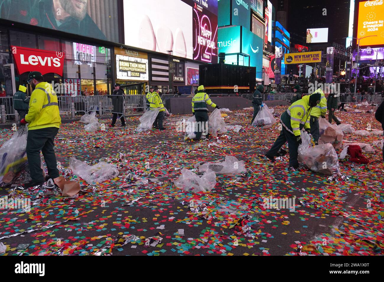 New York, United States. 01st Jan, 2024. Workers of the City of New ...