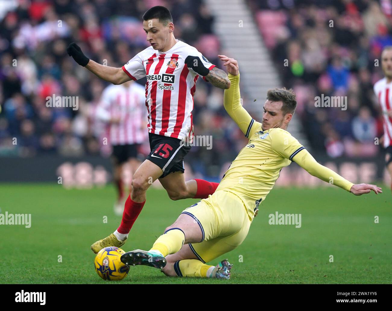 Preston North End's Liam Lindsay (right) challenges Sunderland's ...