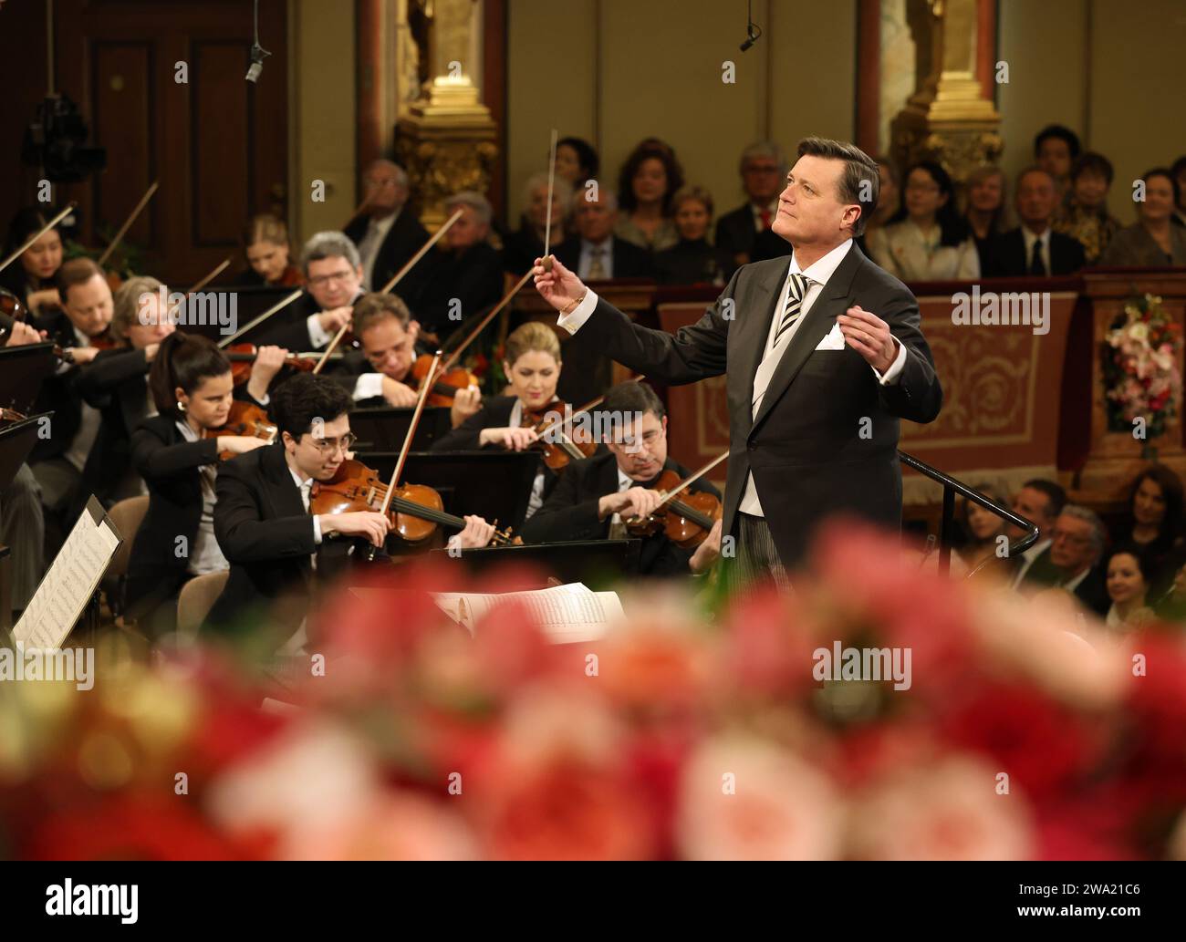 (240101) -- VIENNA, Jan. 1, 2024 (Xinhua) -- The Vienna Philharmonic ...