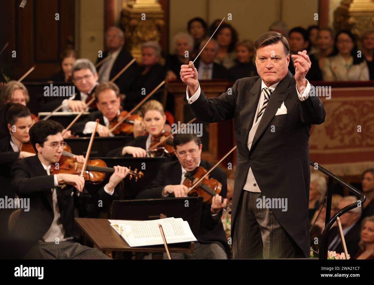 (240101) -- VIENNA, Jan. 1, 2024 (Xinhua) -- The Vienna Philharmonic ...