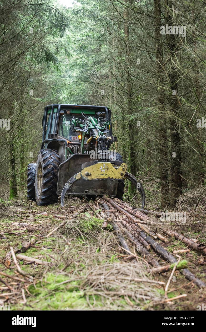 Le debusquage suit le debardage. Il s'agit d'assurer le transport du ...