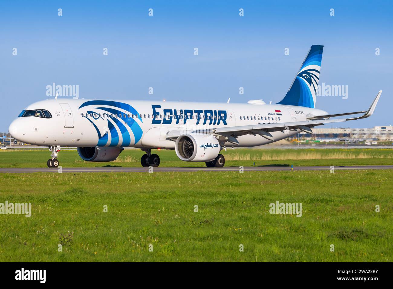 Amsterdam schiphol airport airbus hi-res stock photography and images ...