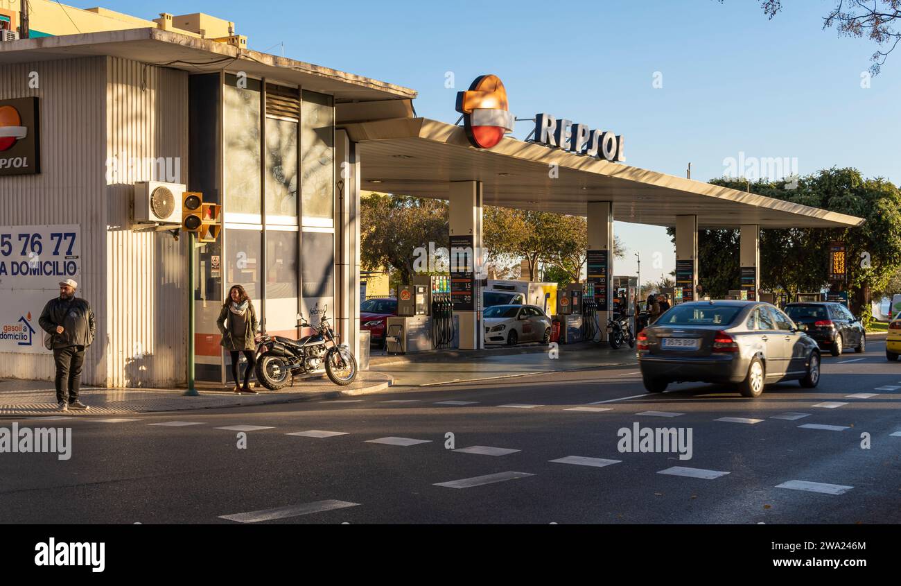 Repsol logo hi-res stock photography and images - Alamy