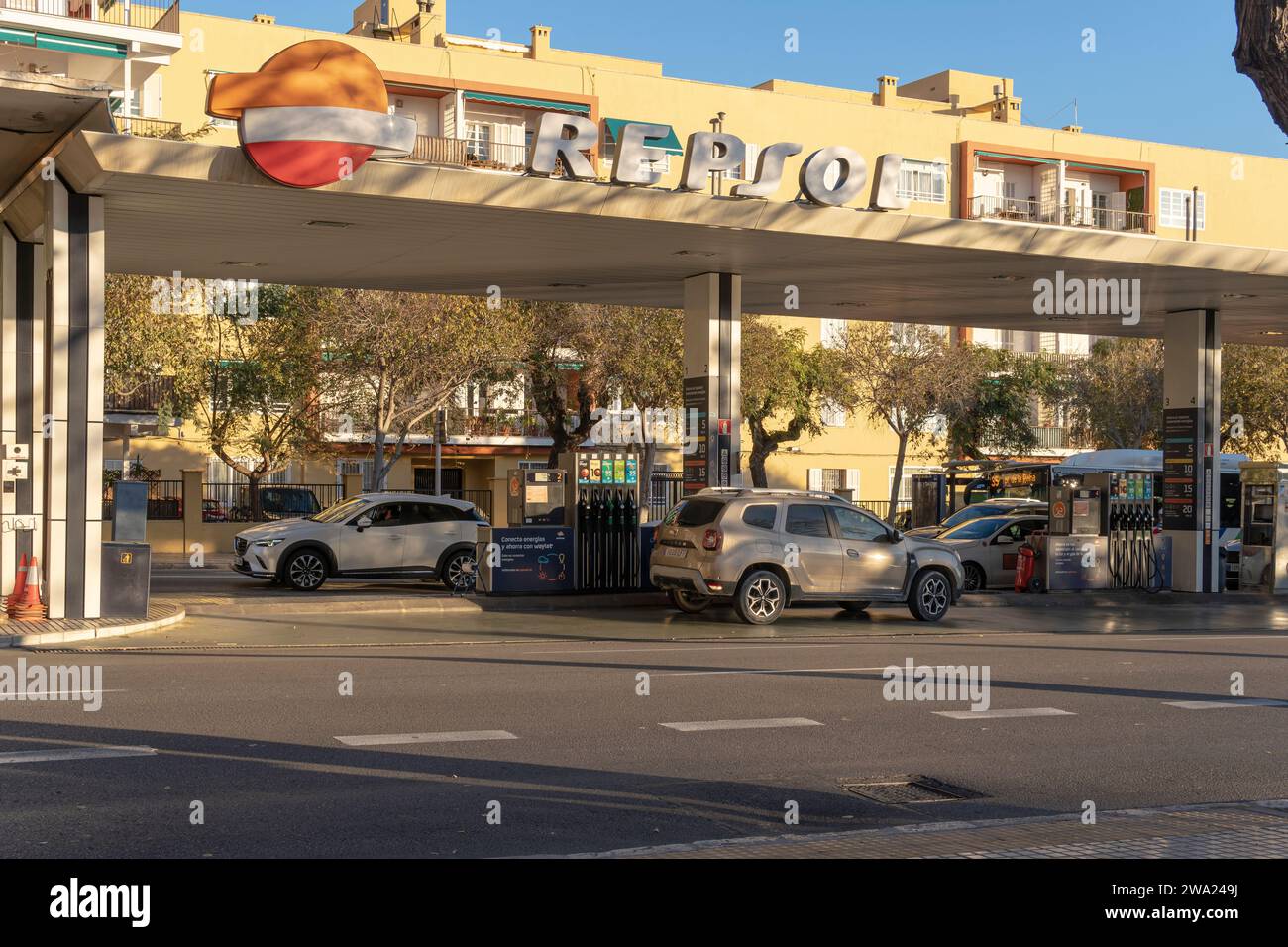 Repsol logo hi-res stock photography and images - Alamy