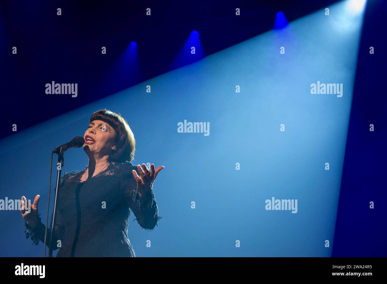 La chanteuse francaise Mireille Mathieu en concert au Cirque Royal ...