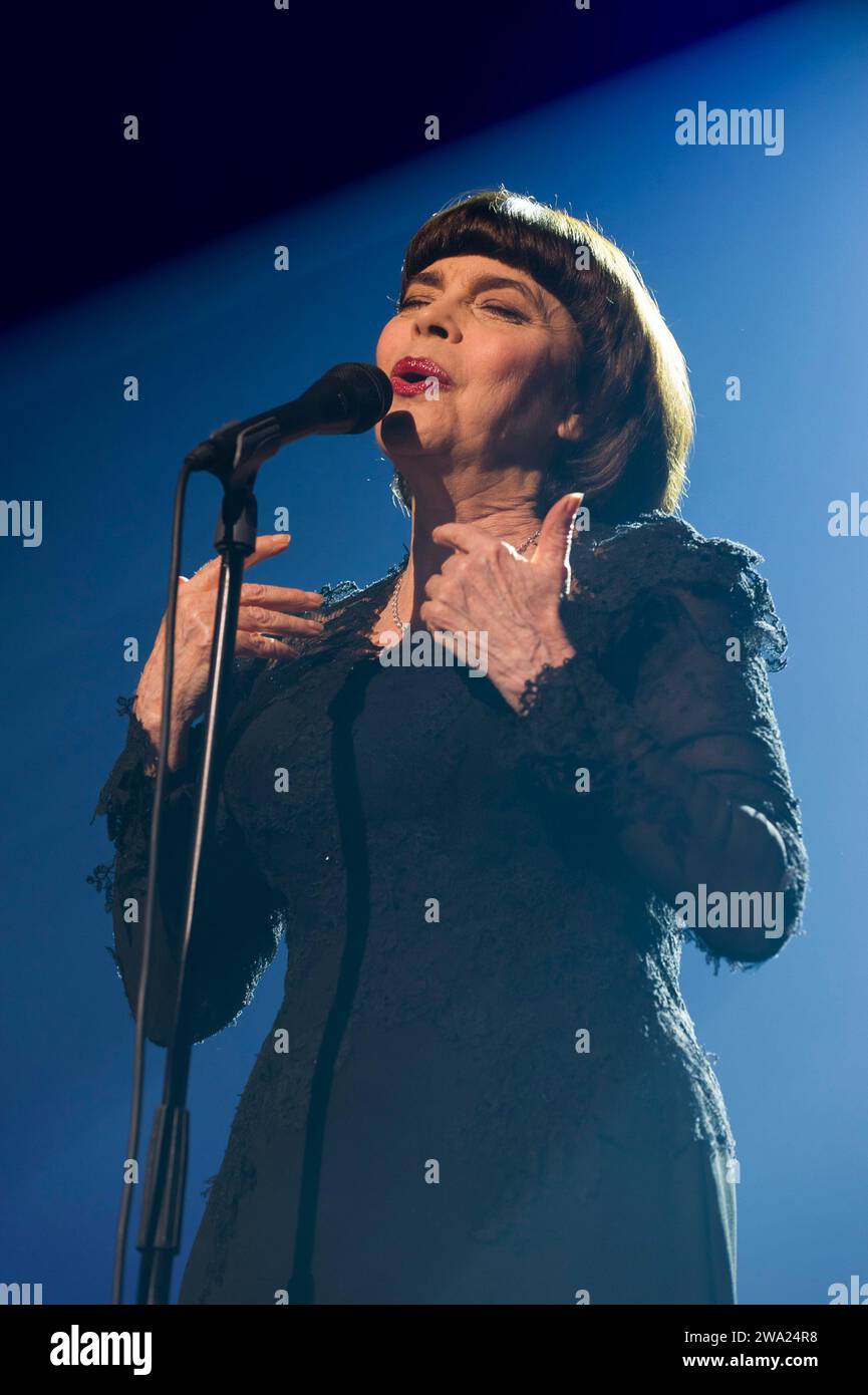 La chanteuse francaise Mireille Mathieu en concert au Cirque Royal ...