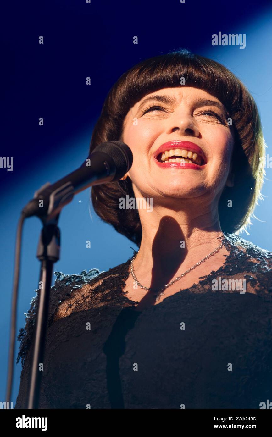 La chanteuse francaise Mireille Mathieu en concert au Cirque Royal ...