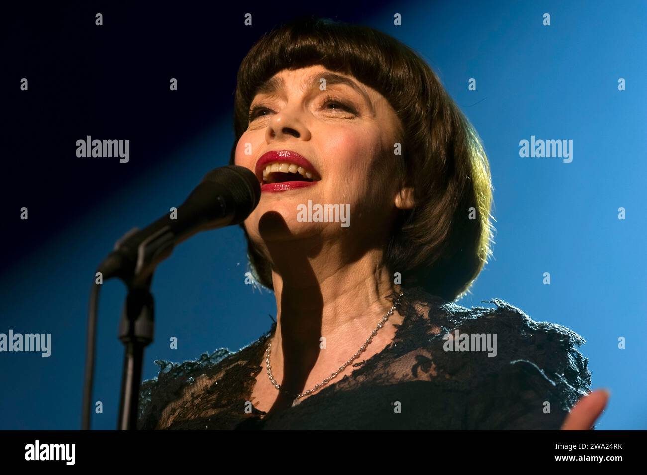 La chanteuse francaise Mireille Mathieu en concert au Cirque Royal ...