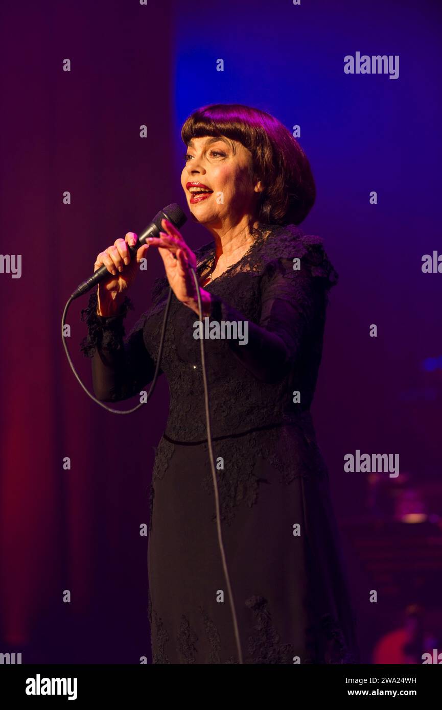 La chanteuse francaise Mireille Mathieu en concert au Cirque Royal ...
