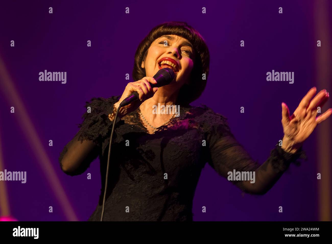 La chanteuse francaise Mireille Mathieu en concert au Cirque Royal ...