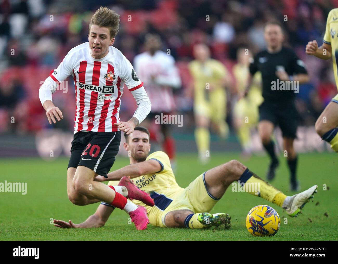 Preston North End's Ben Whiteman (right) challenges Sunderland's Jack ...