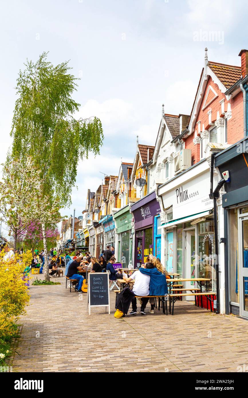 People sitting al fresco outside restaurants and cafes in Francis Road ...