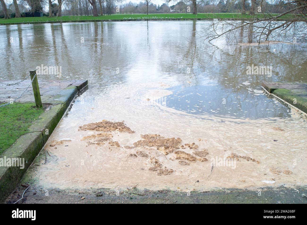 Datchet, UK. 1st January, 2024. Thames Water have been discharging ...