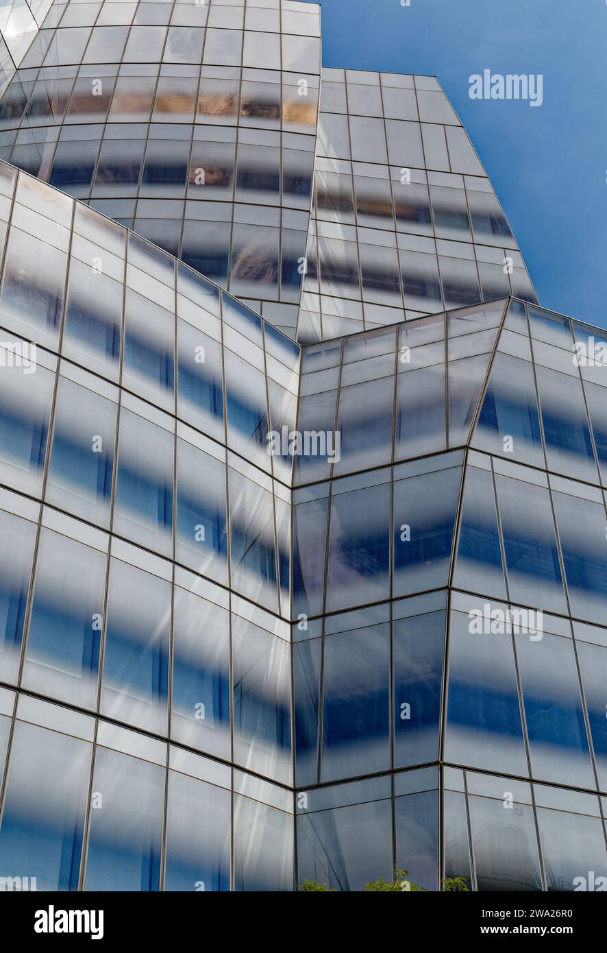 Frank Gehry’s first NYC commission, the billowing-sails-shaped IAC ...