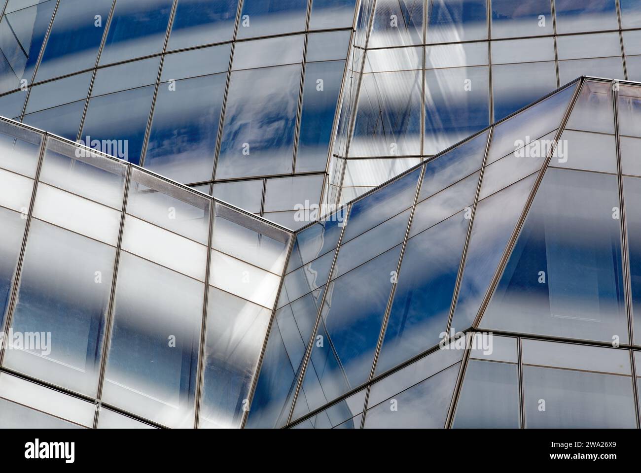 Frank Gehry’s first NYC commission, the billowing-sails-shaped IAC ...
