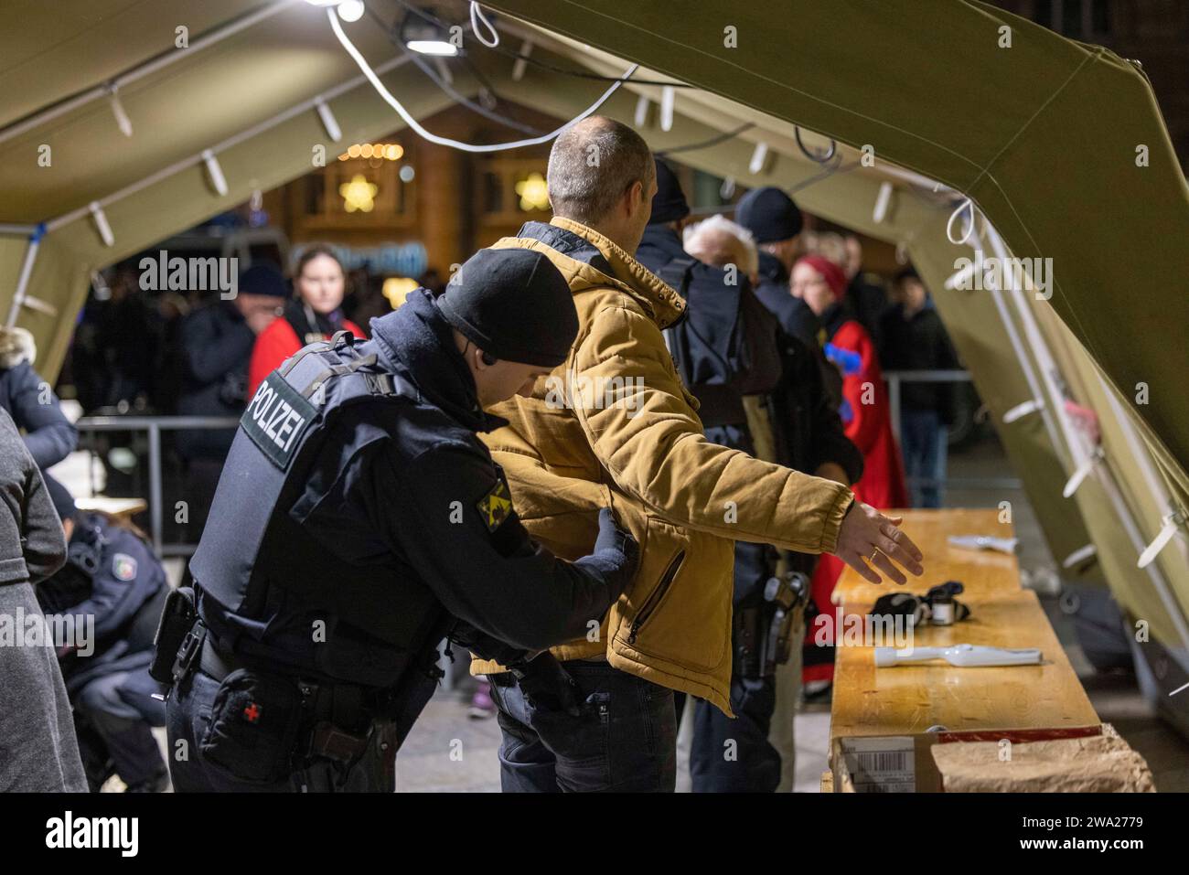 Cologne, Germany. 22nd Dec, 2023. Before the end-of-year pontifical ...