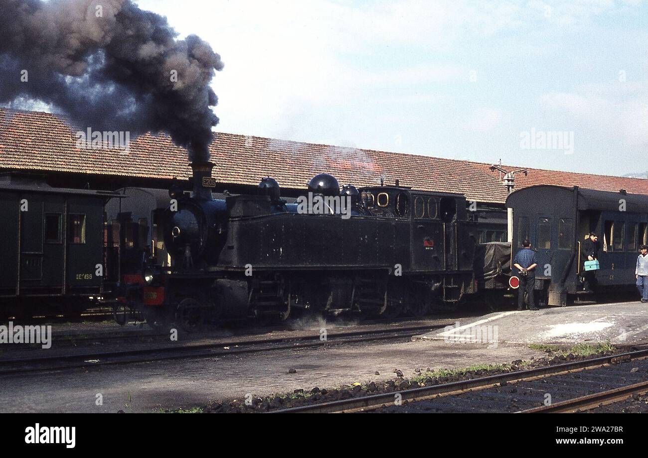 242f class steam engines alsasua spain hi-res stock photography and ...