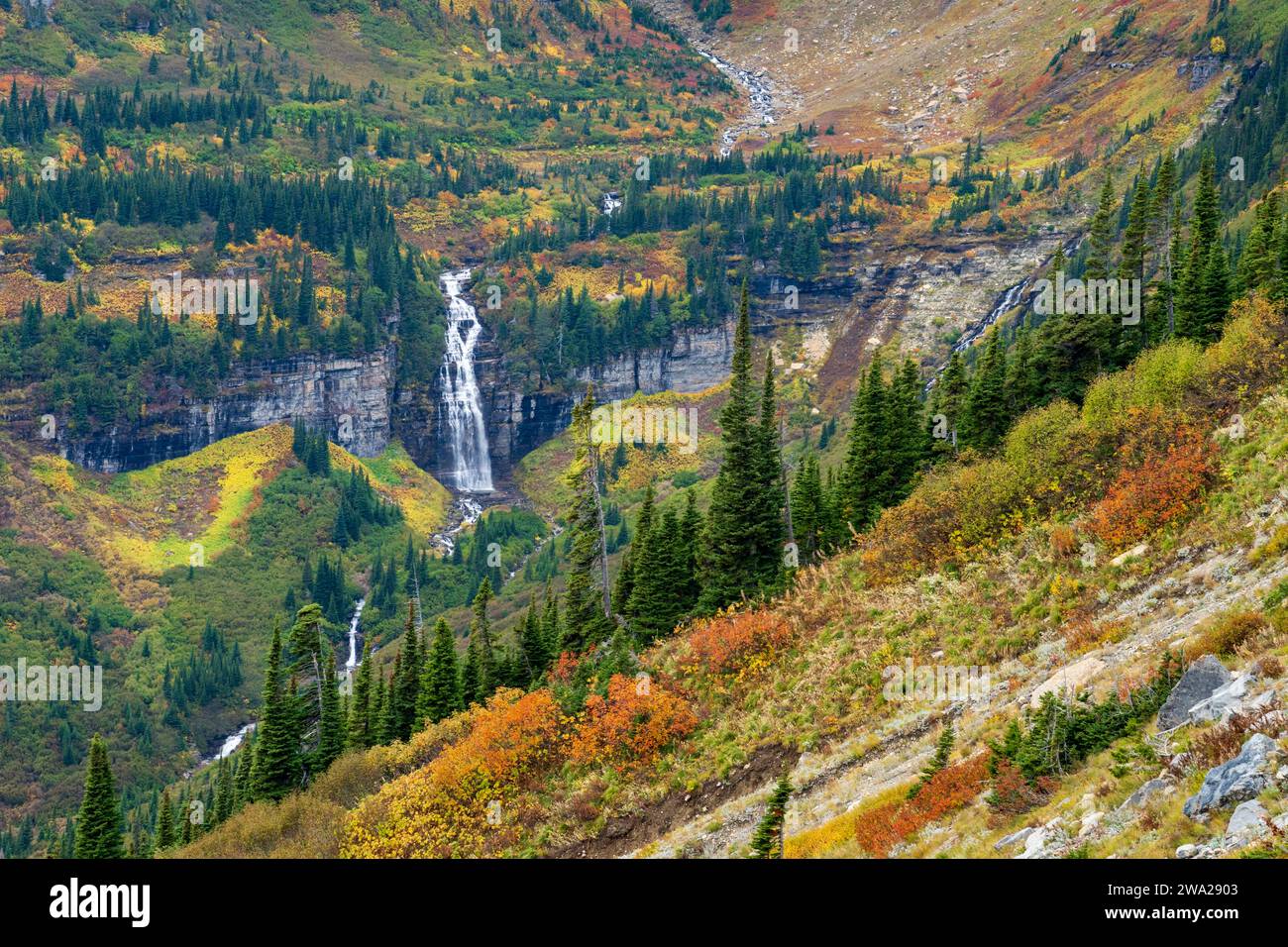 Logan pass glacier national park hi-res stock photography and images ...