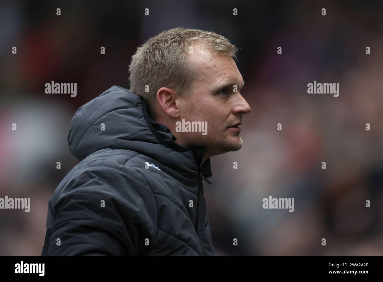 Bristol City manager Liam Manning on the touchline before the Sky Bet ...
