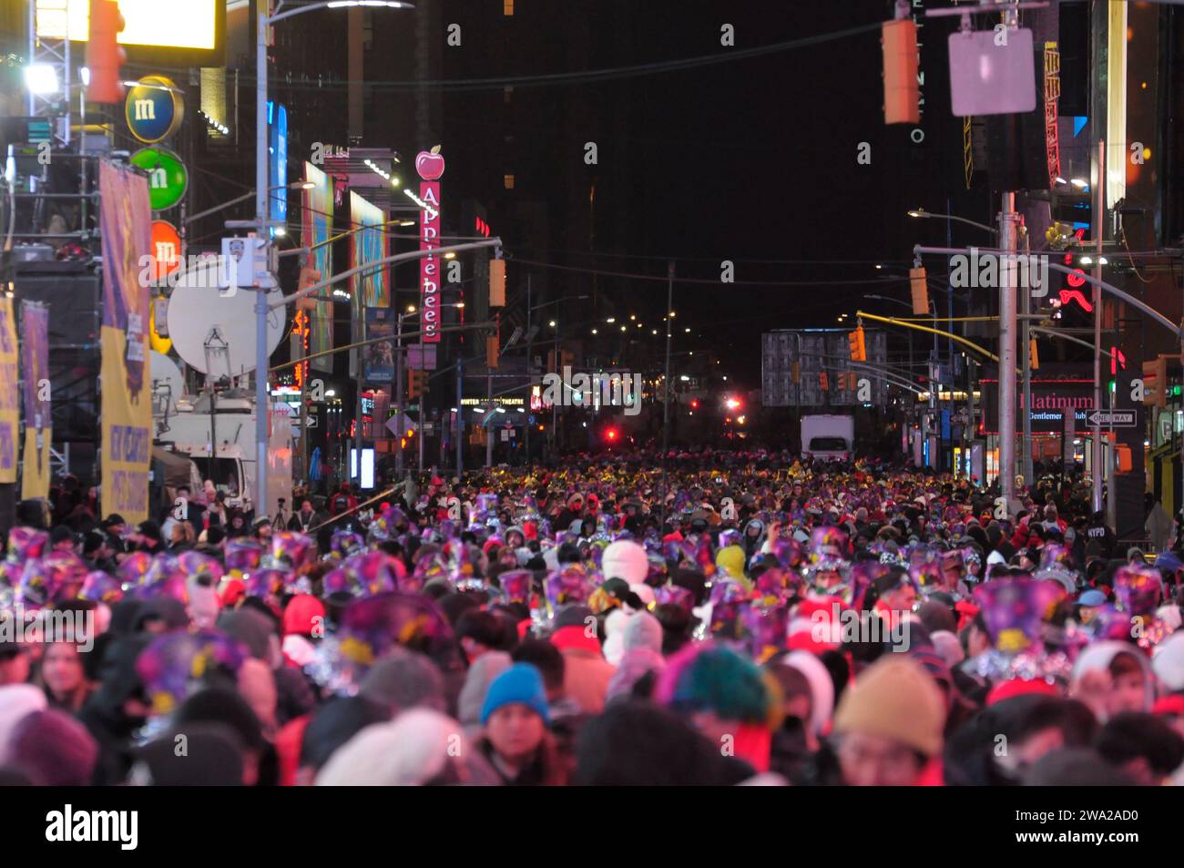 New York, United States. 31st Dec, 2023. A crowd of revelers wait for ...
