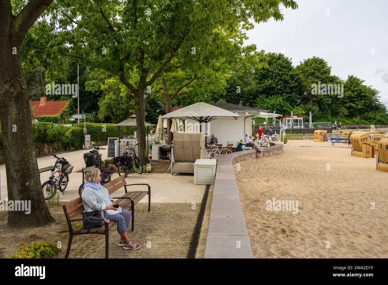 Strandbar an der Strandpromenade im Ostseebad Heikendorf an der Kieler ...