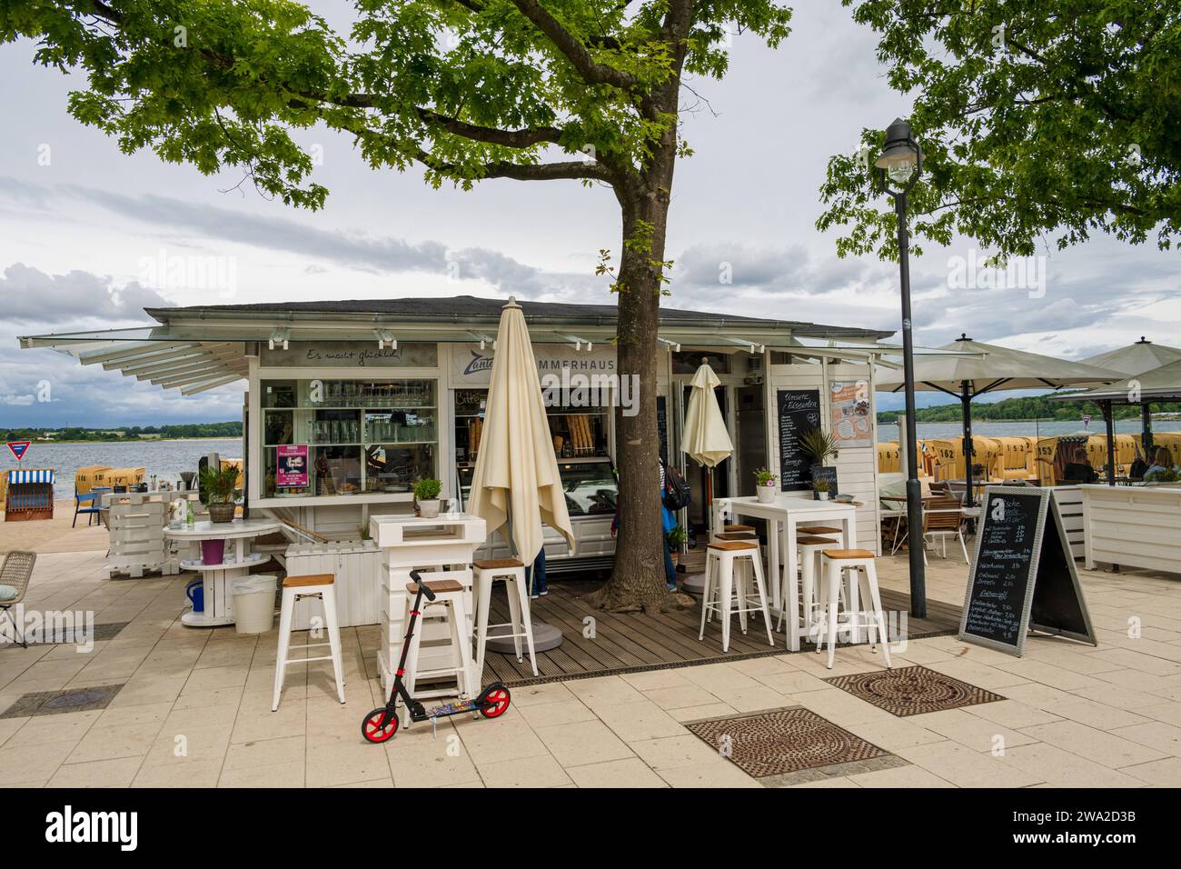 Strandcafe Zantops Sommerhaus An der Strandpromenade in Heikendorf an ...