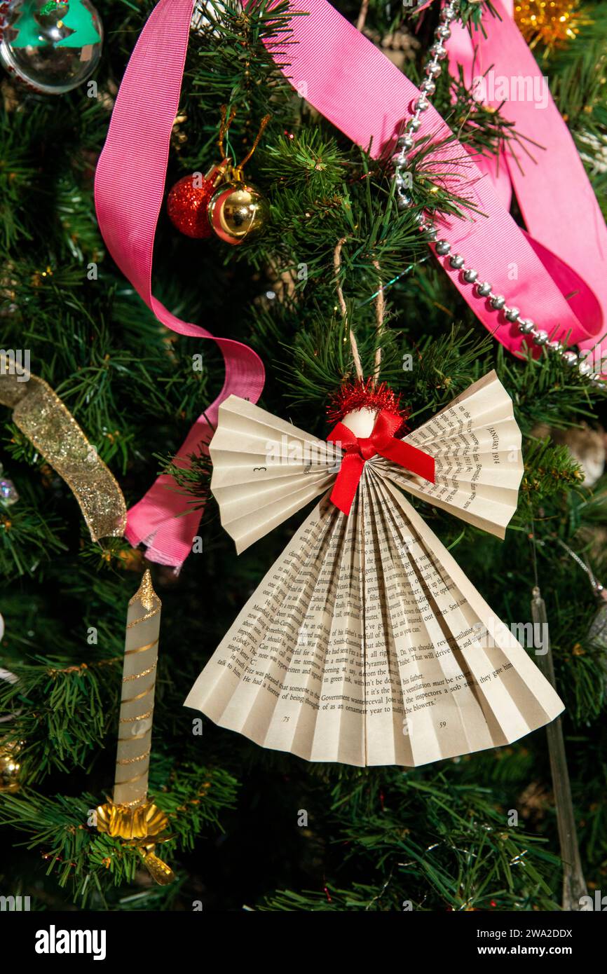 UK, England, Cheshire, Rainow, winter, Holy Trinity Church interior ...