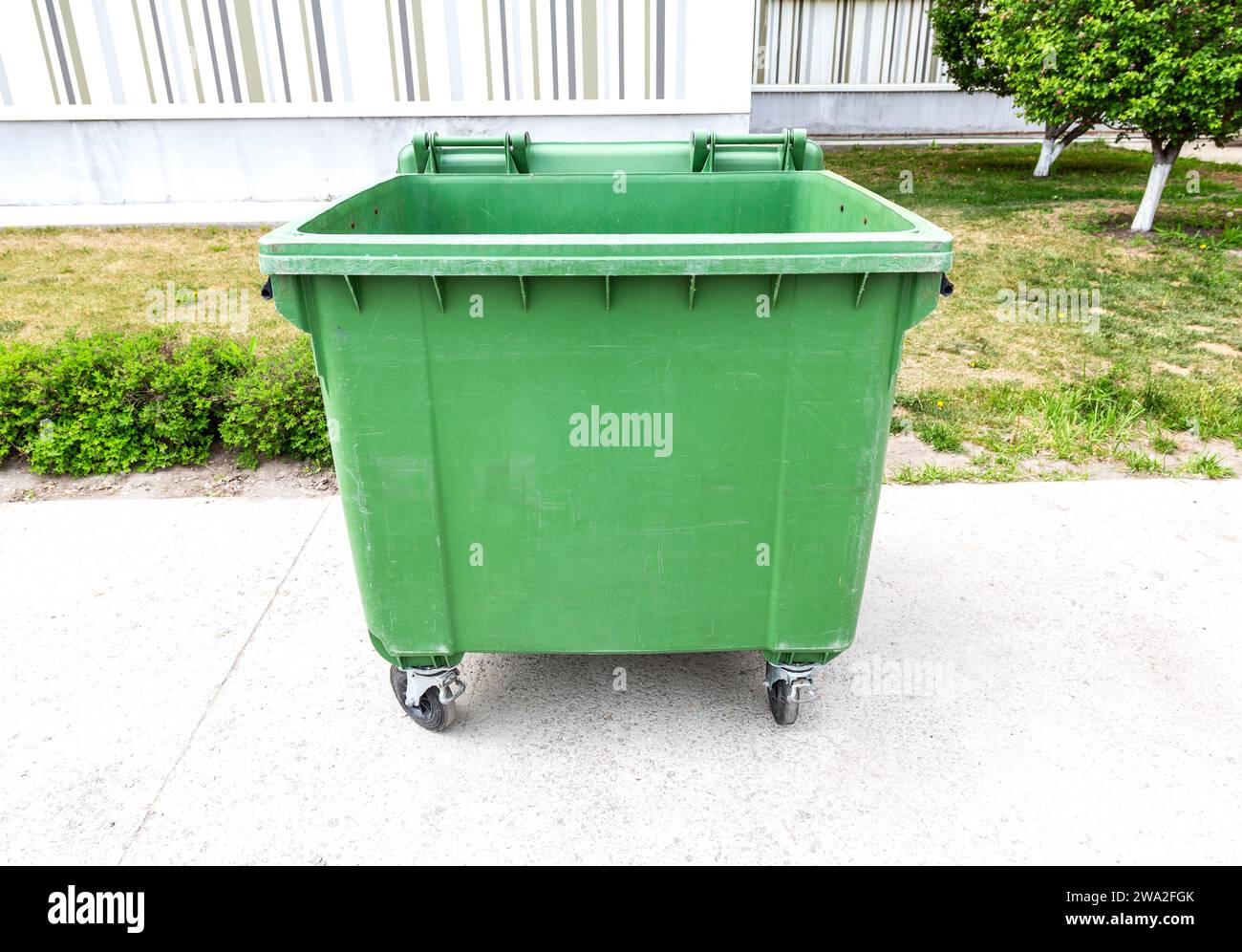 Dustbin with wheels hi-res stock photography and images - Alamy