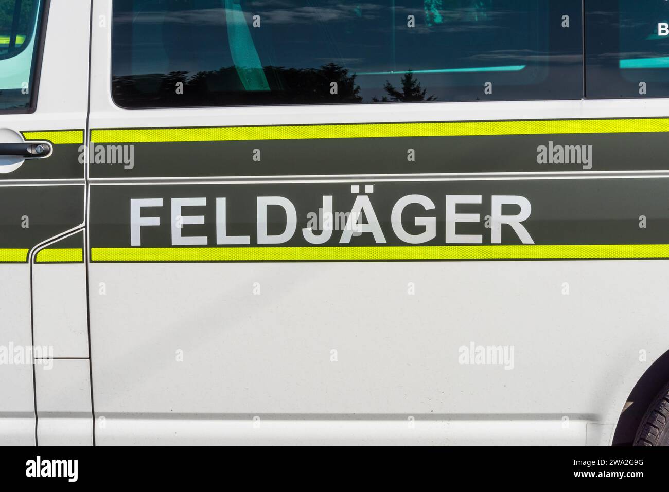 Fahrzeug der Deutschen Militärpolizei mit der Aufschrift Feldjäger ...