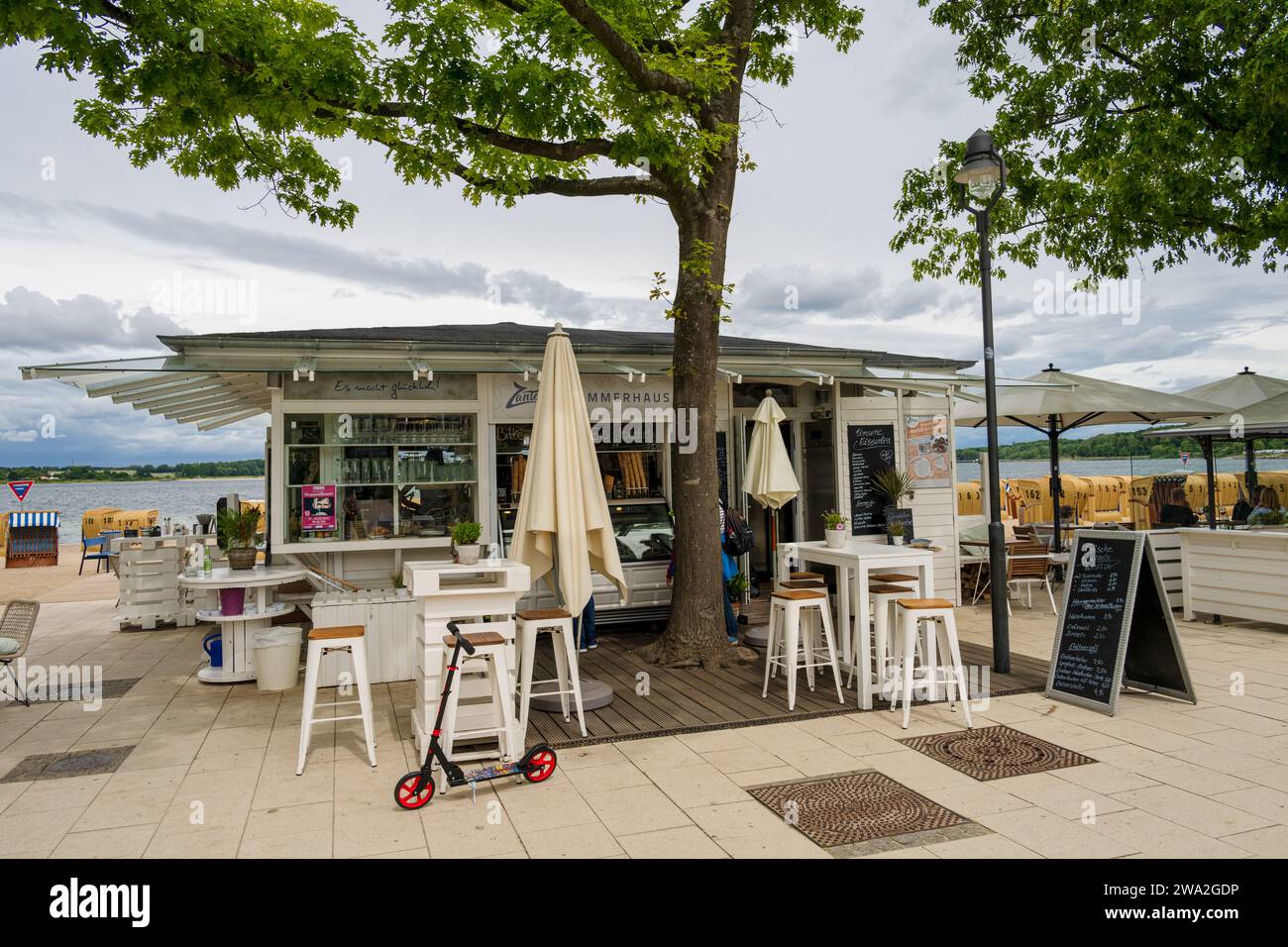 Strandcafe Zantops Sommerhaus An der Strandpromenade in Heikendorf an ...